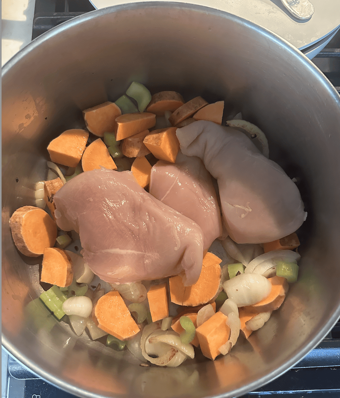 Paleo White Chicken Chili - Lesswithlaur