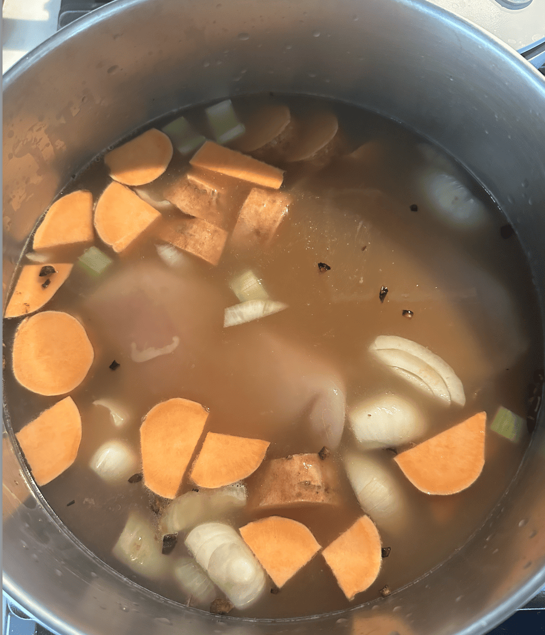 Paleo White Chicken Chili - Lesswithlaur