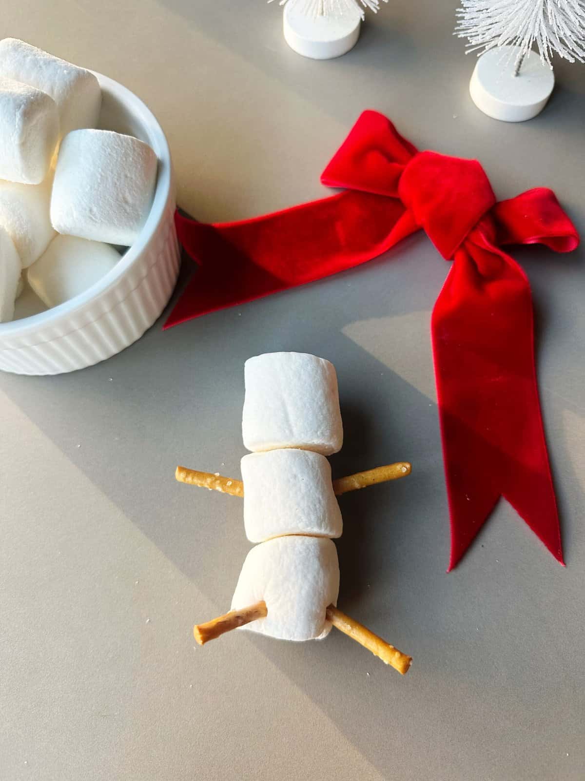 Marshmallow Snowman - Lesswithlaur